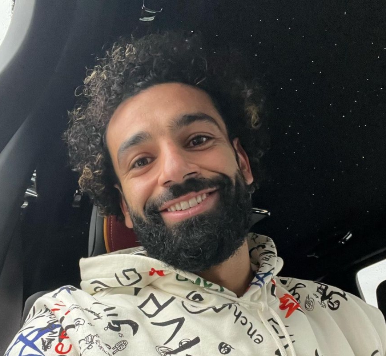 Mohamed Salah apporte un soutien inestimable à l'artiste Kinda Alloush ...