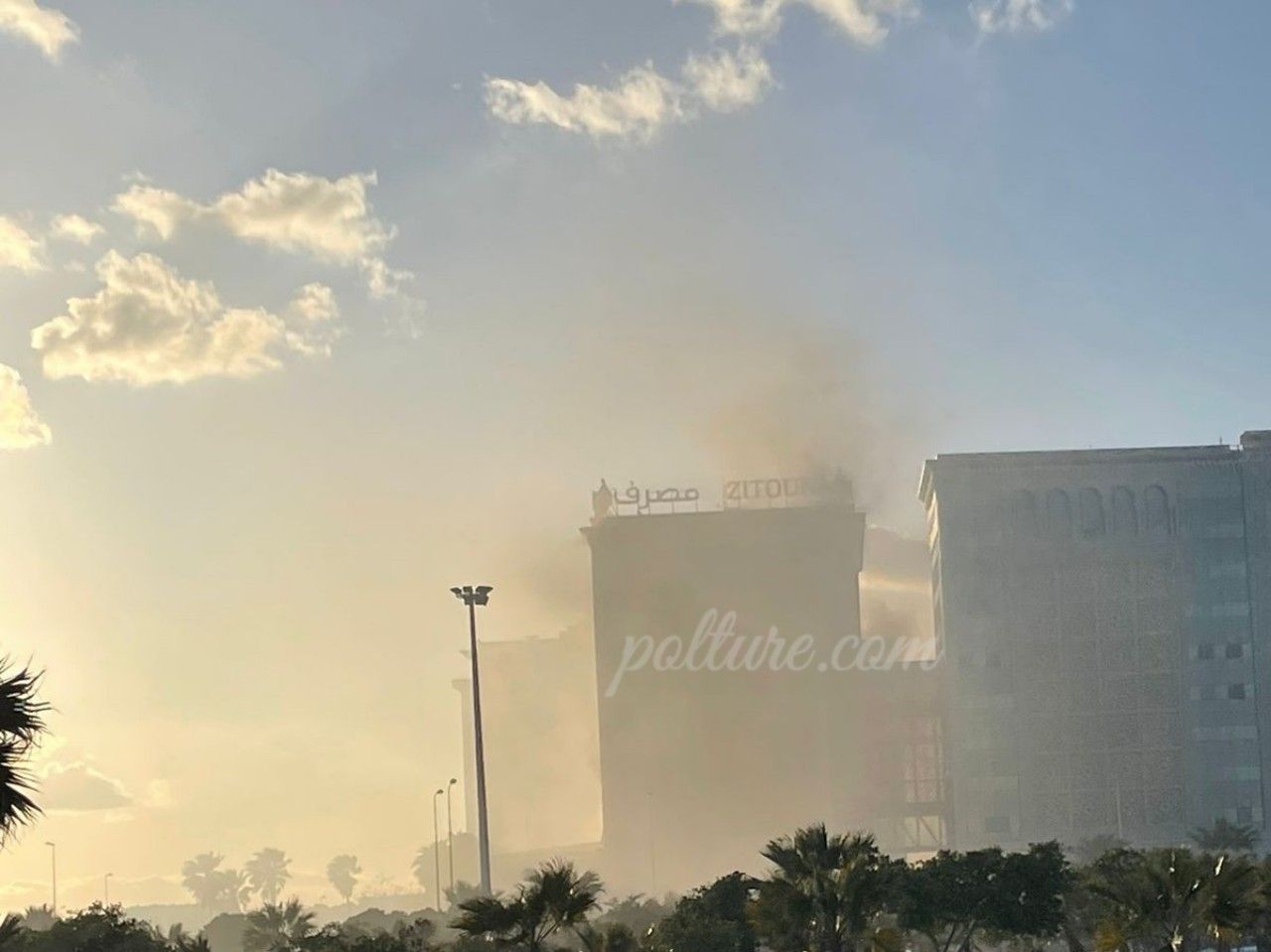 Incendie au siège de la Banque Zitouna au Kram - Polture