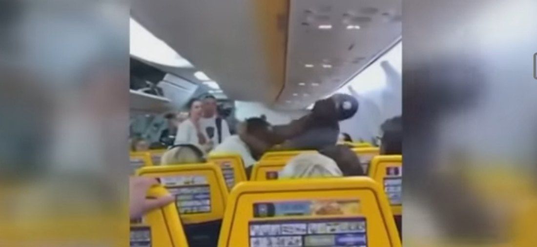 Bagarre à bord d'un avion : Deux passagers en viennent aux mains sur un ...