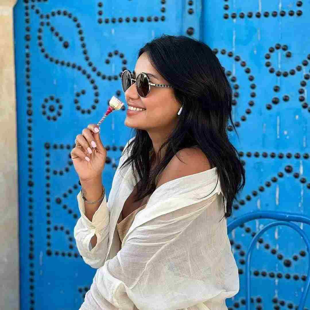 Rahma Riad, la talentueuse chanteuse irakienne, profite de ses vacances ...