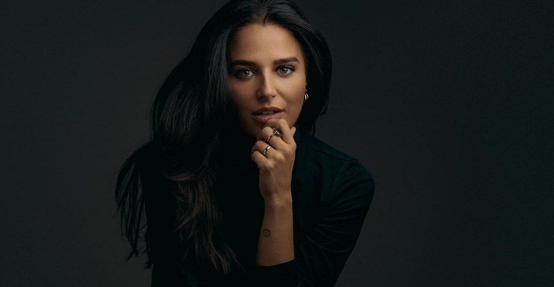 L'Exceptionnelle Performance de Stephanie Nur dans 'Special Ops ...