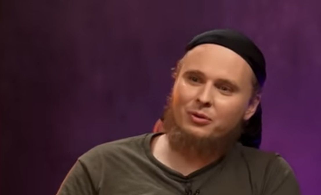 Le Youtuber Max Von Croft révèle les secrets de son infiltration ...